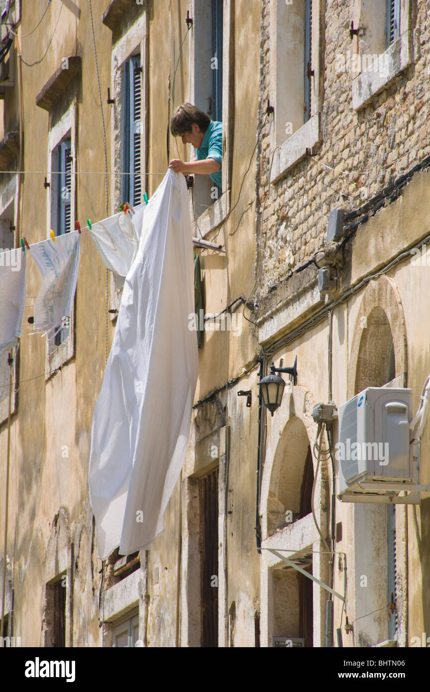 Women laundry tenement hi-res stock photography and images - Alamy