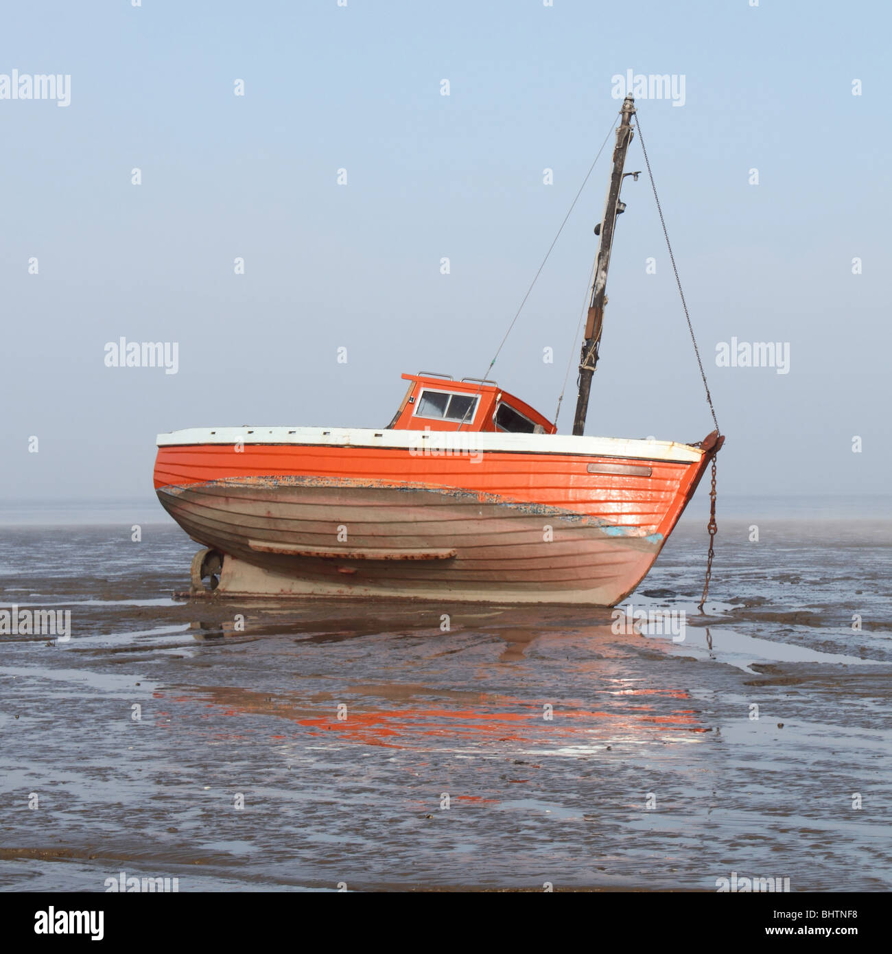 Red cabin cruiser fishing boat hi-res stock photography and images - Alamy