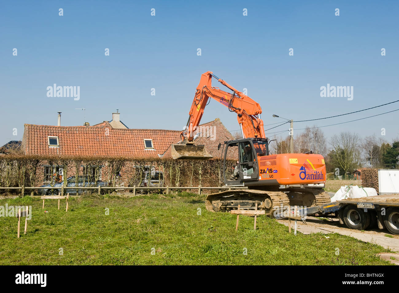 Almost finished houses hi-res stock photography and images - Alamy