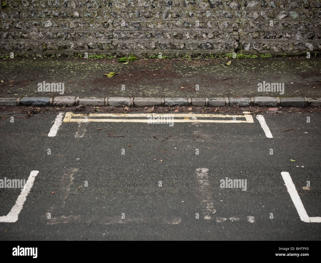 Double yellow lines on road Stock Photo - Alamy