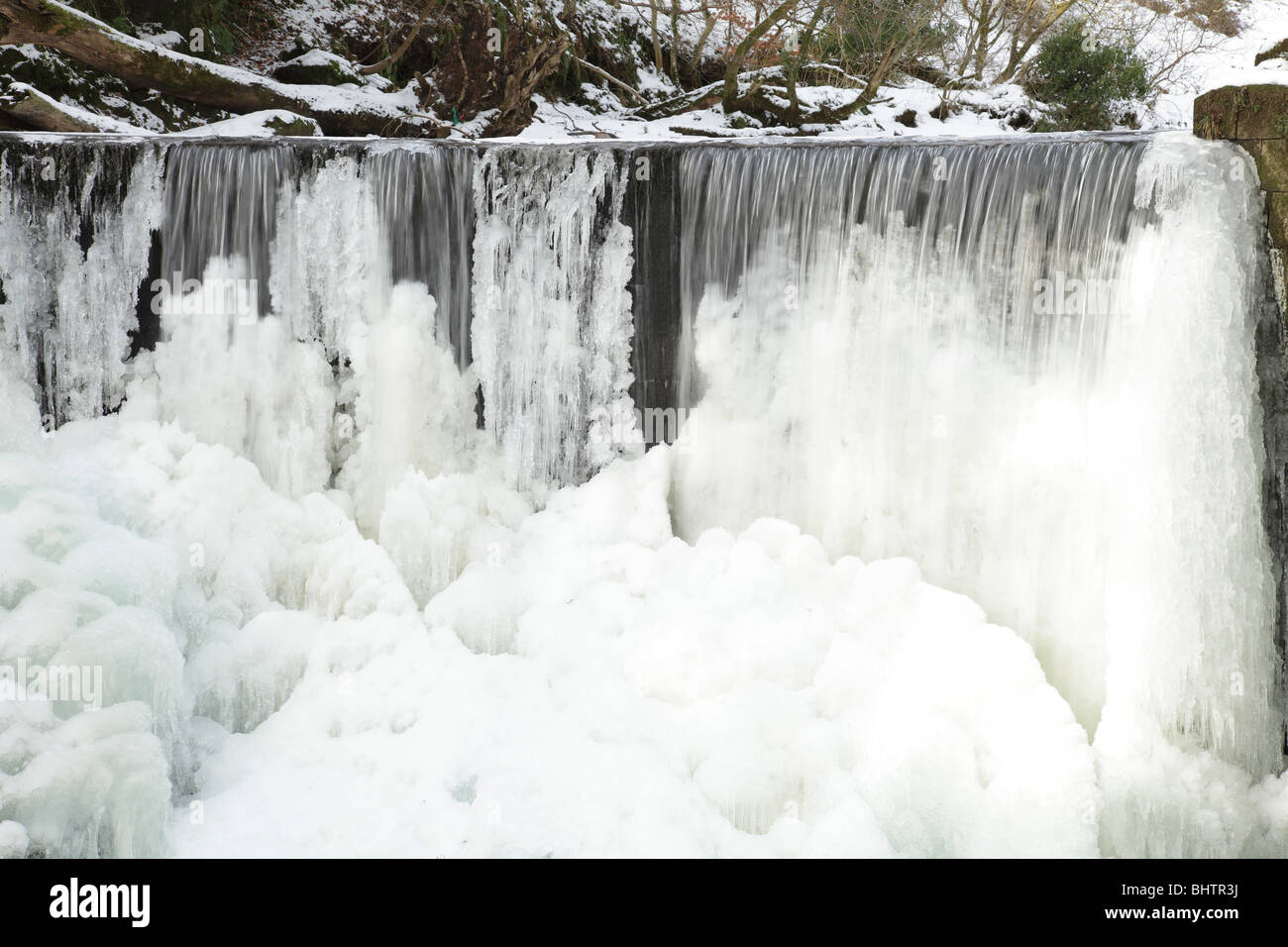 Frozen waterfall on the River Calder, Lochwinnoch, Renfrewshire ...