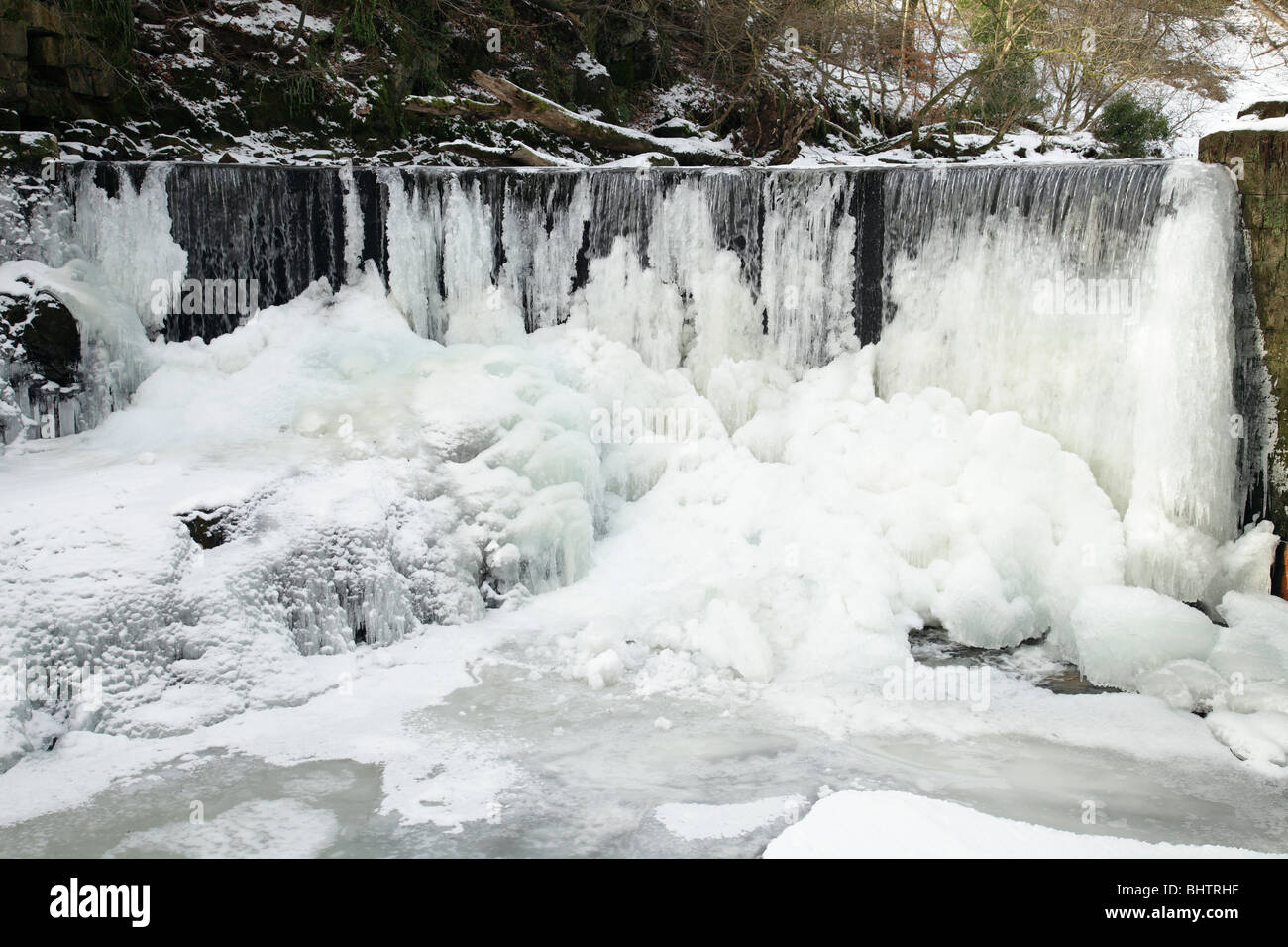 Waterfall on river calder lochwinnoch hi-res stock photography and ...