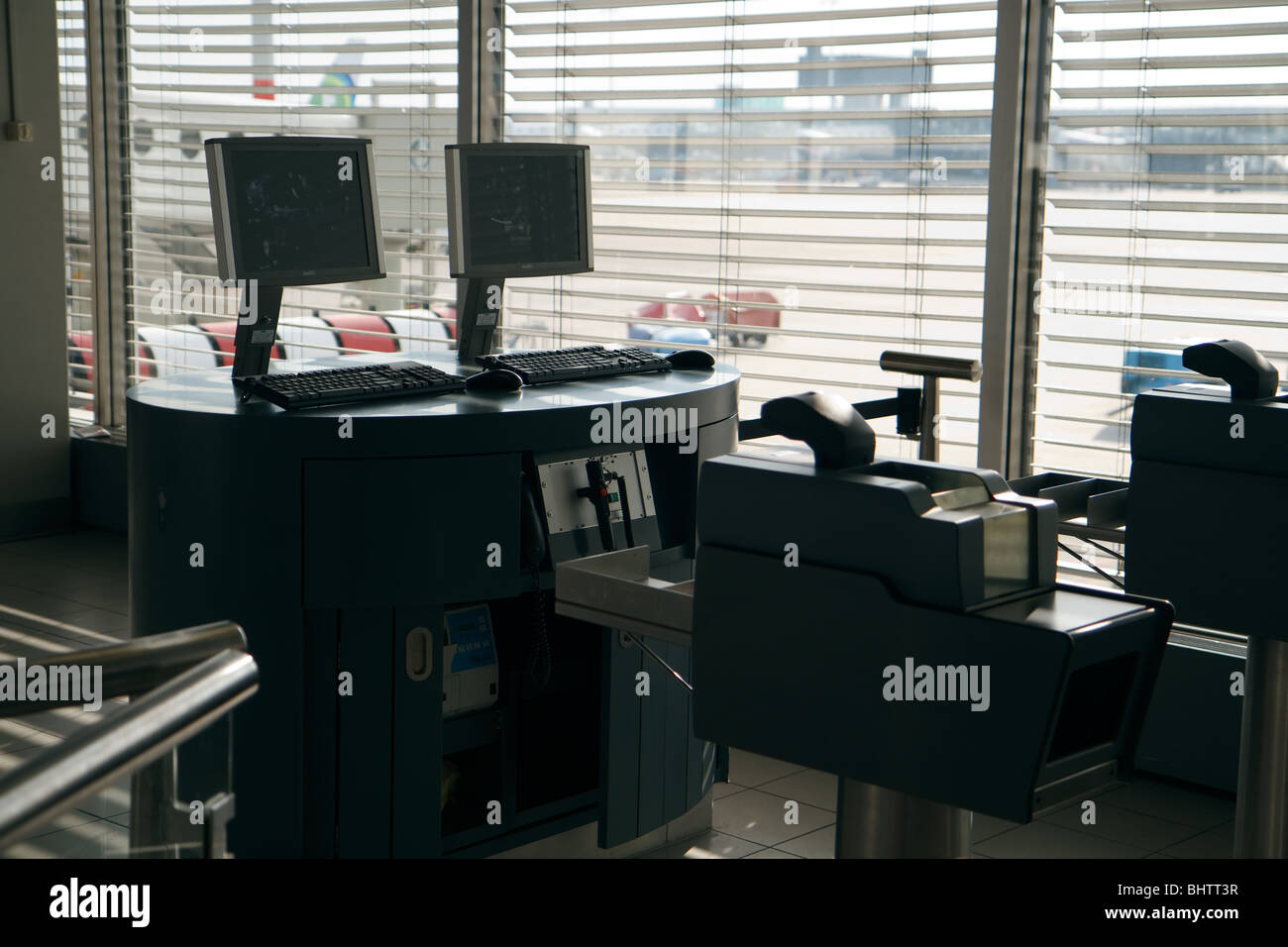 Check In Desk High Resolution Stock Photography and Images - Alamy