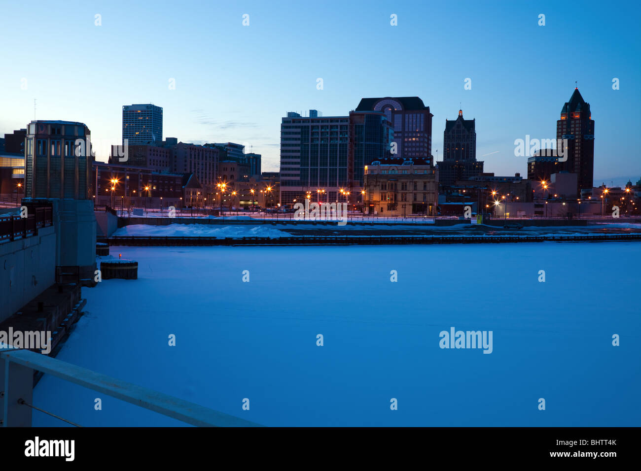 Milwaukee river bridge hi-res stock photography and images - Alamy