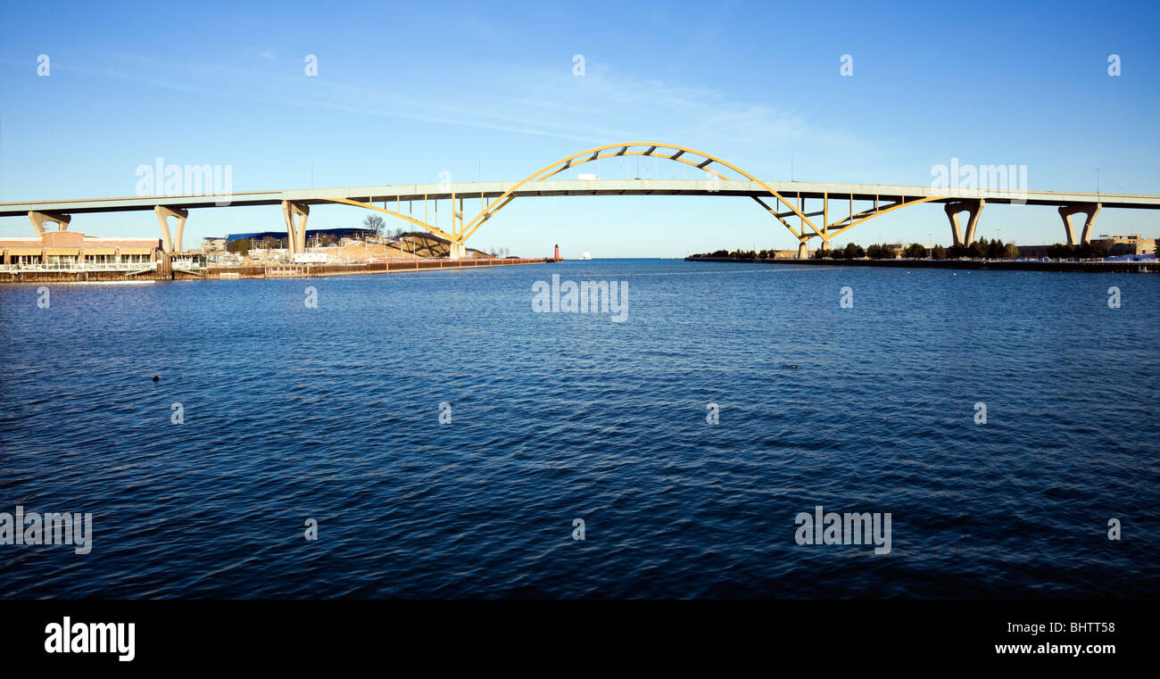 Distant view of bridge hi-res stock photography and images - Alamy