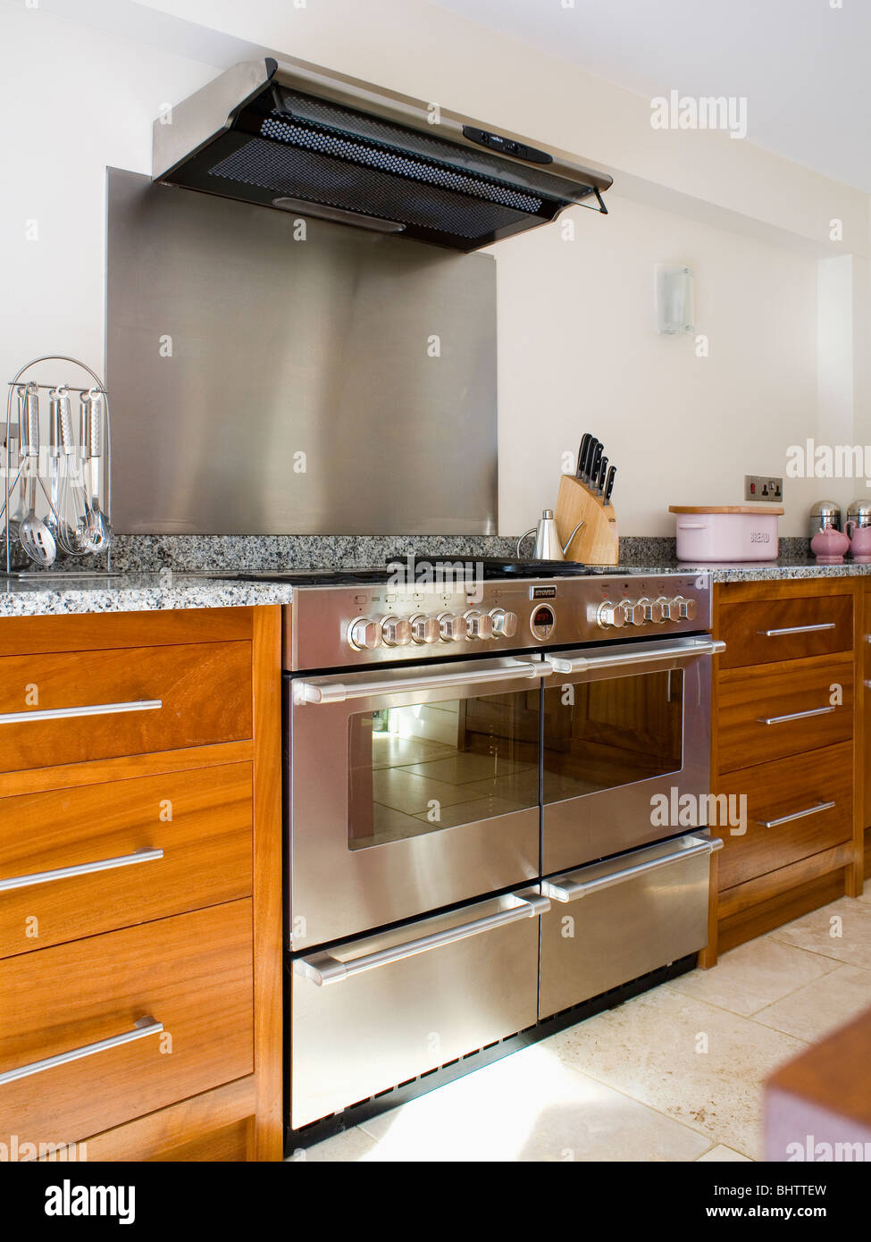Stainless steel range oven and splash-back in modern kitchen Stock ...