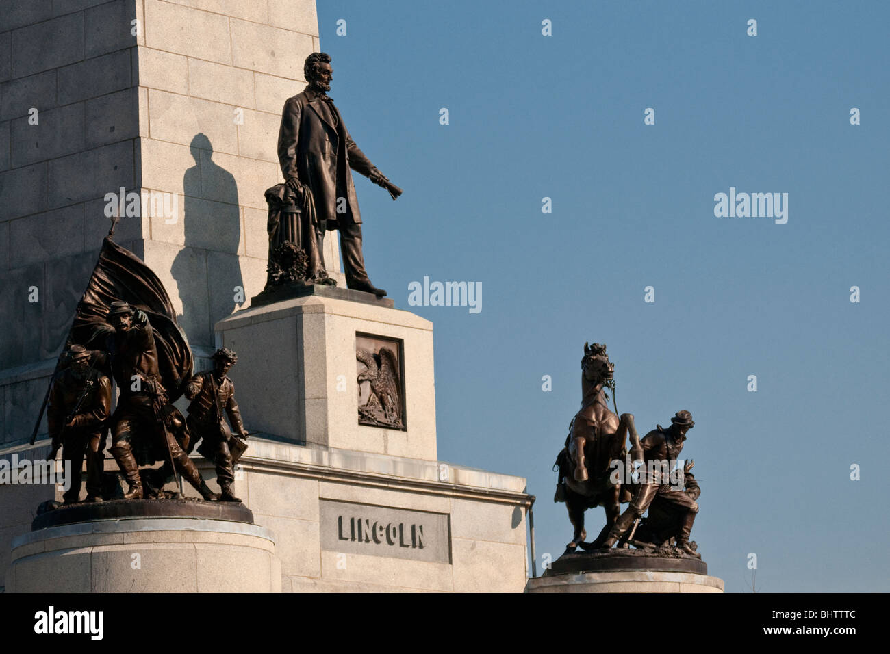 Heroic statues on Lincoln Tomb in Springfield, Illinois Stock Photo - Alamy