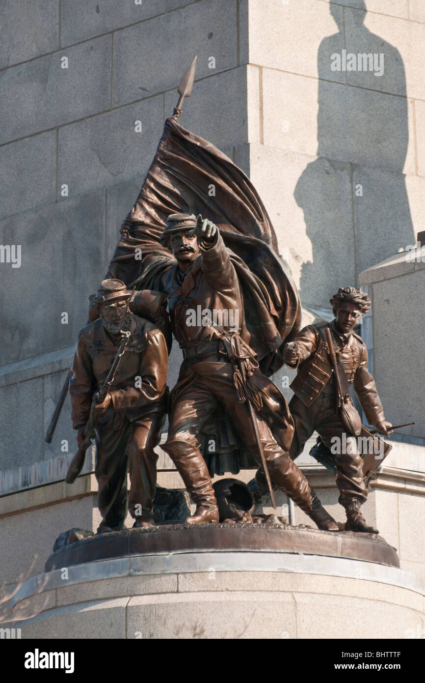 Heroic statues on Lincoln Tomb in Springfield, Illinois Stock Photo - Alamy