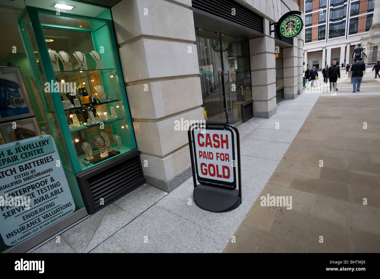 "Cash paid for Gold" sign in the "City of London" GB UK Stock Photo - Alamy