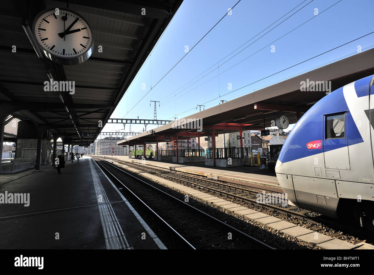 Station clock switzerland hi-res stock photography and images - Alamy