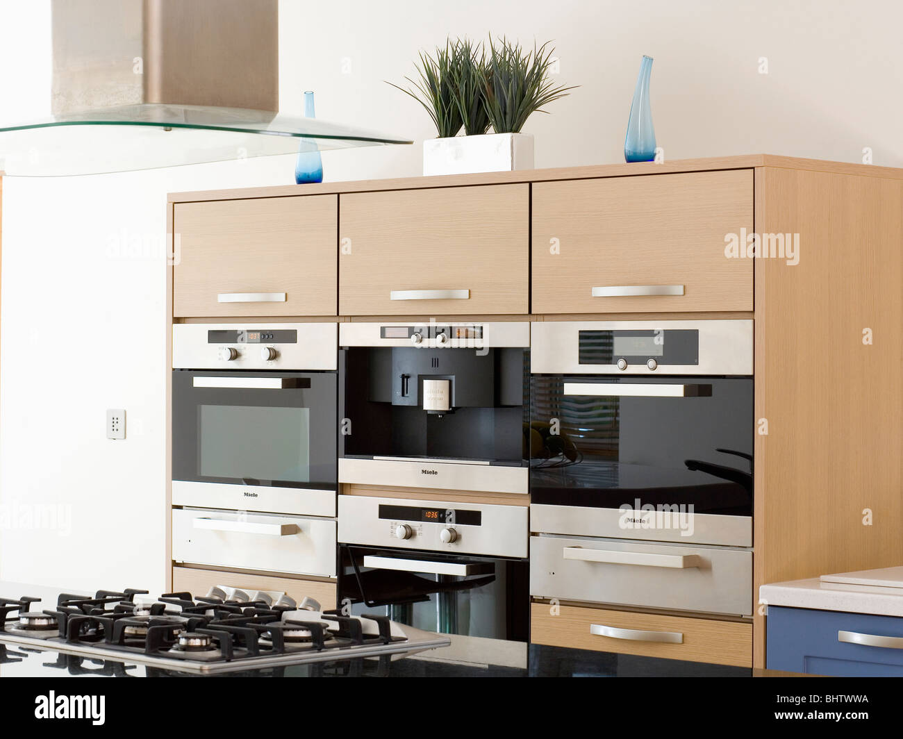 Row of ovens in fitted unit in modern kitchen Stock Photo - Alamy