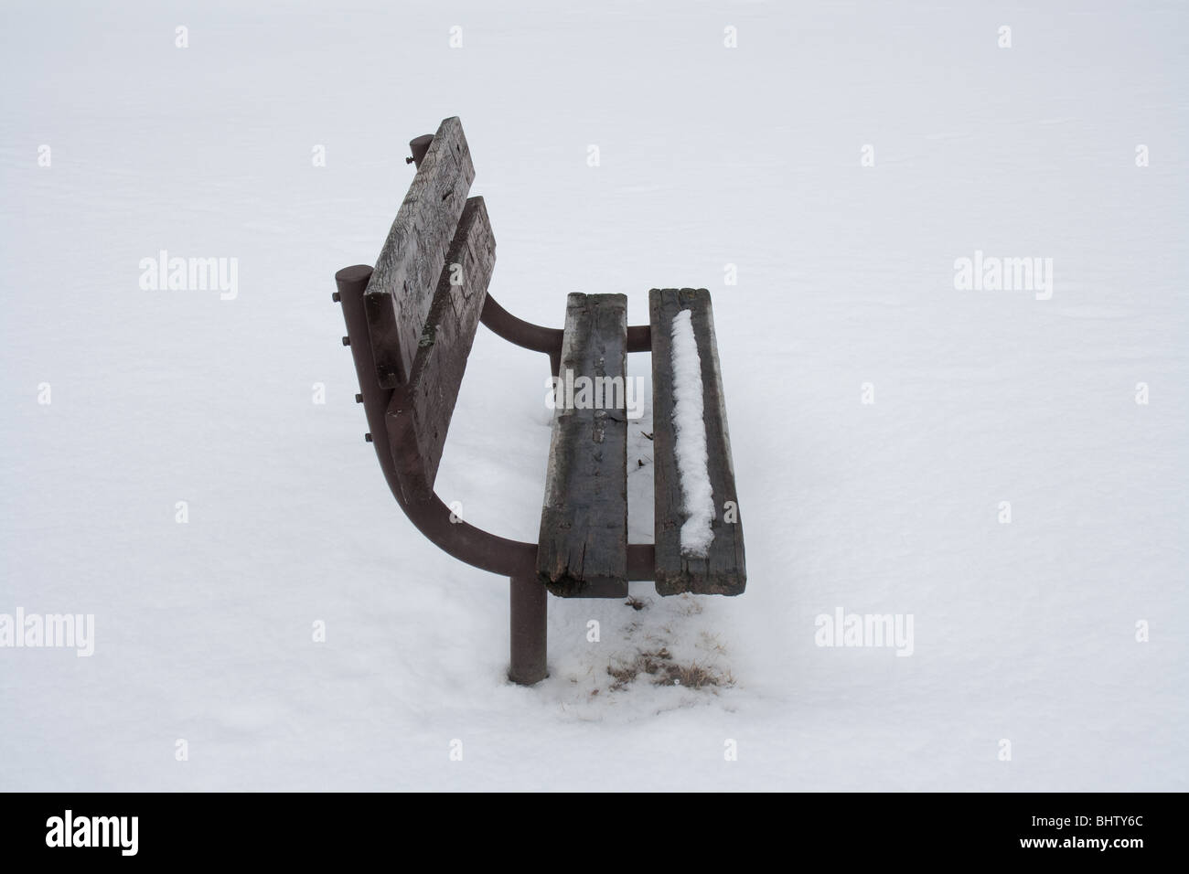 empty bench winter snow cold Stock Photo - Alamy