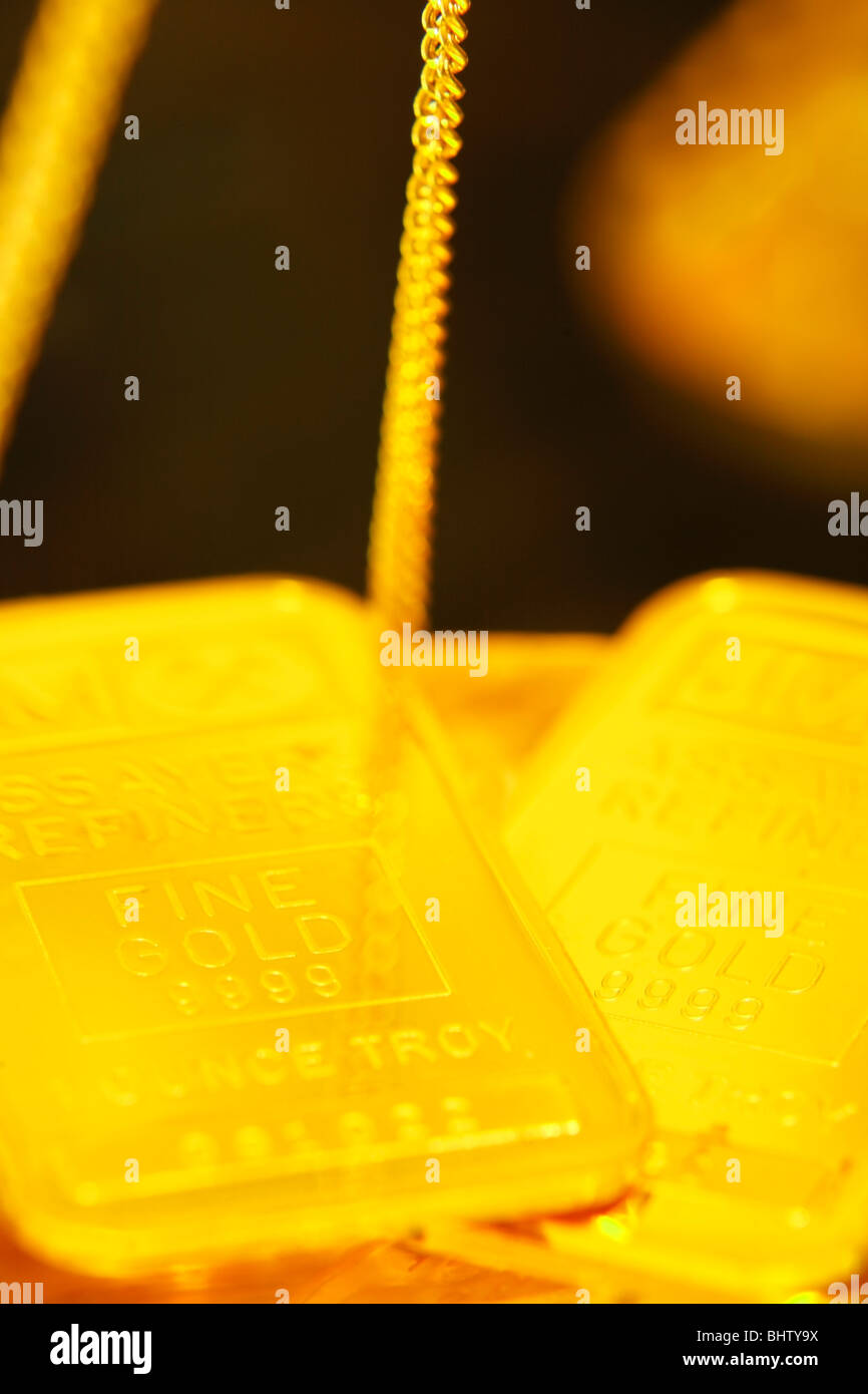 One ounce gold bars in tray of balance scale Stock Photo - Alamy