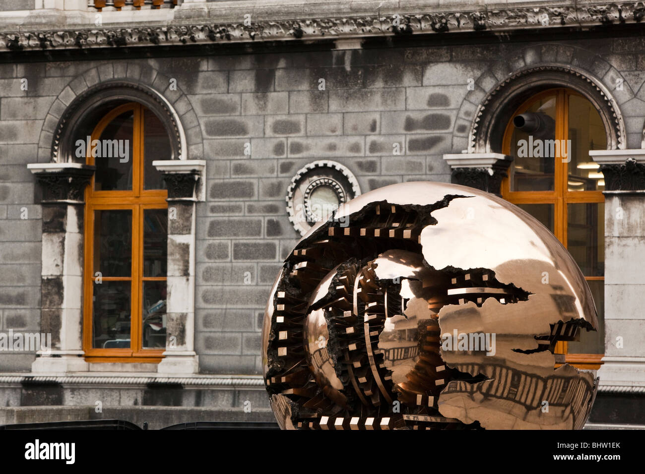 "Sphere within sphere" staue. Trinity College. Dublin, Ireland Stock ...