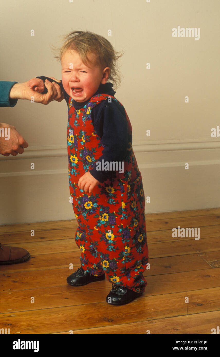 Crying kids hi-res stock photography and images - Alamy