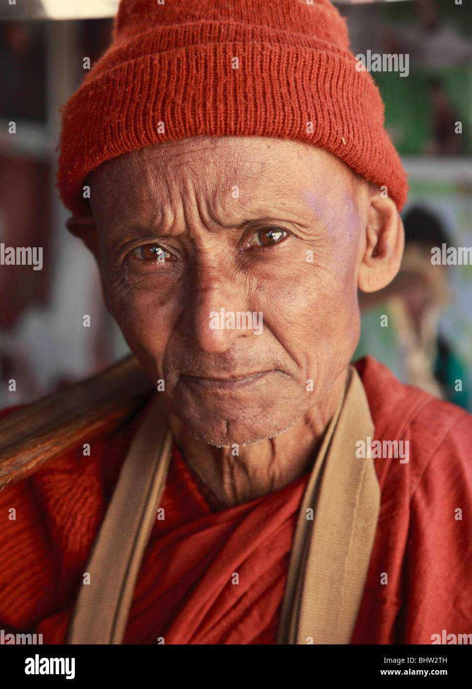 Myanmar portrait of man hi-res stock photography and images - Alamy