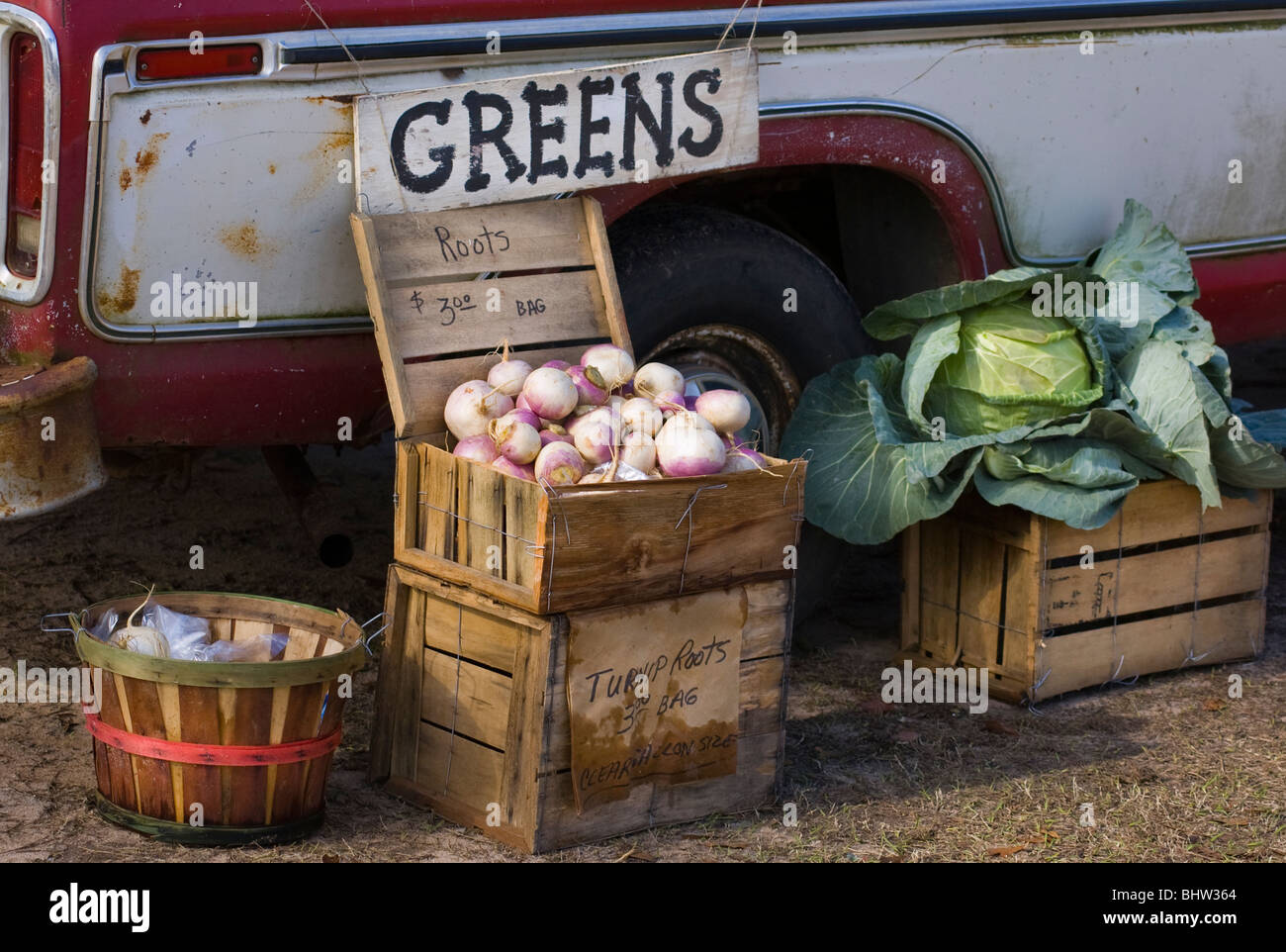 Roadside organic vegetable stand Stock Photo - Alamy