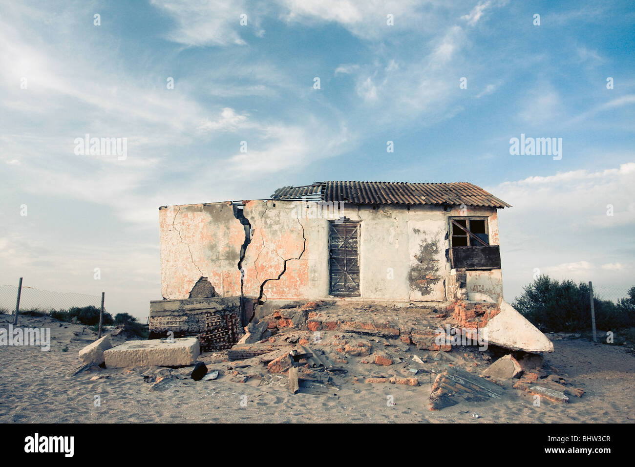 Destroyed building hi-res stock photography and images - Alamy