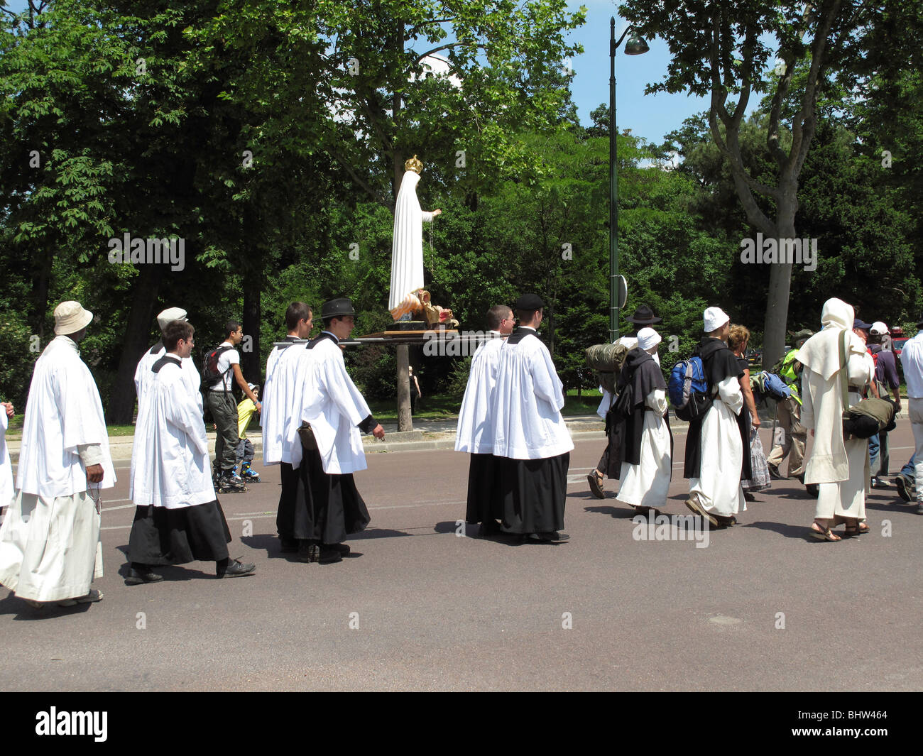 Procession Paris High Resolution Stock Photography and Images - Alamy