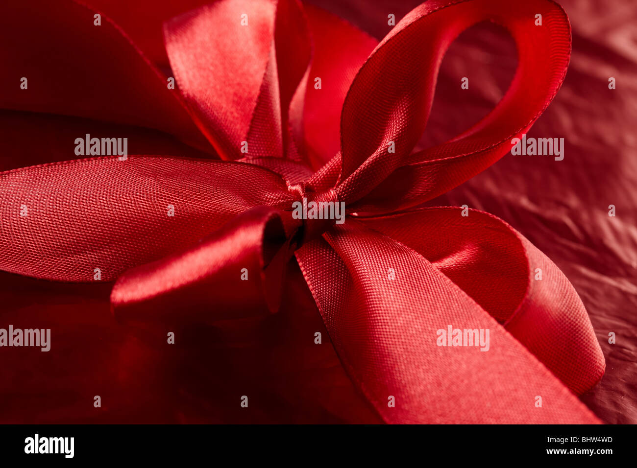Red satin wrap hi-res stock photography and images - Alamy