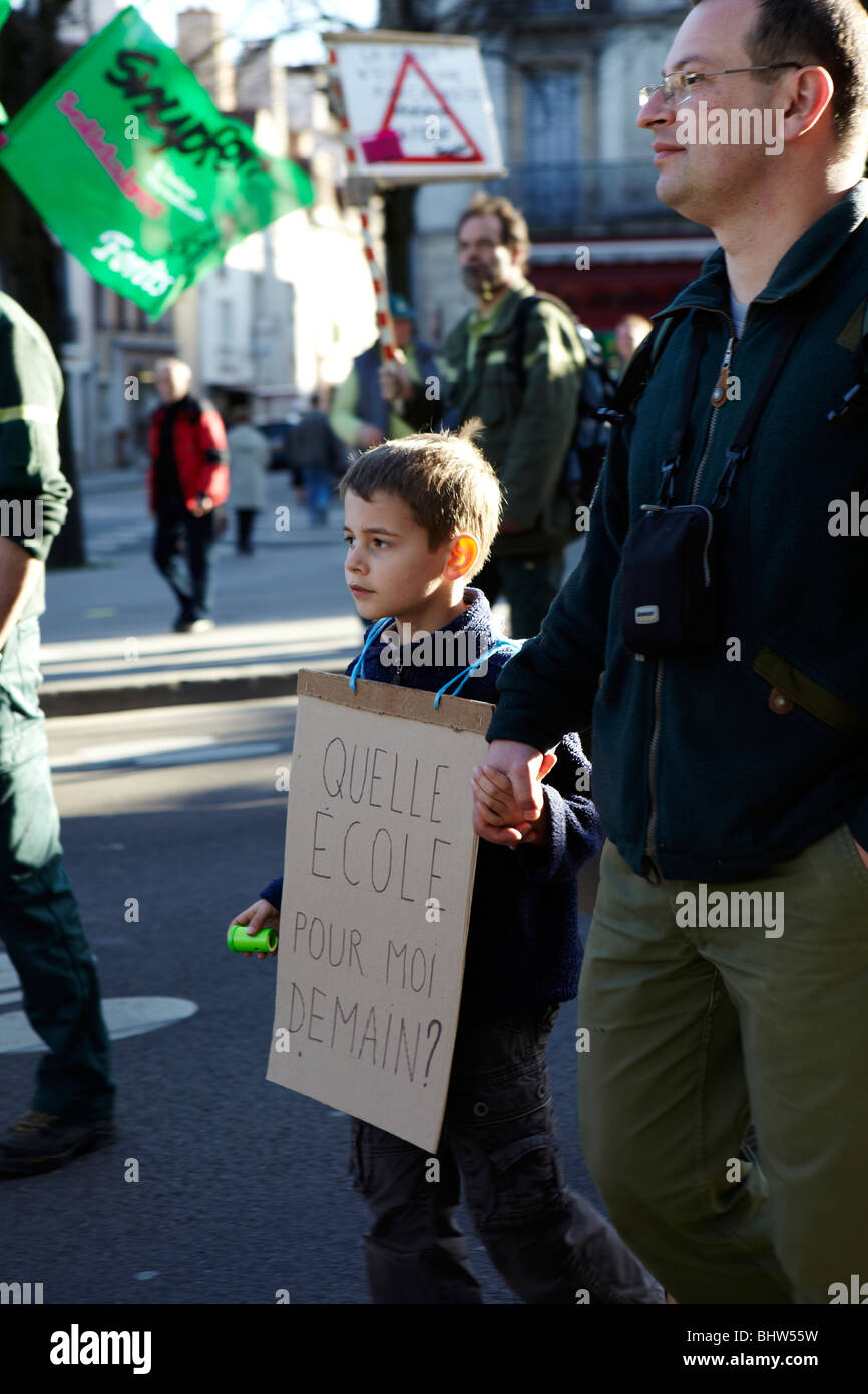 Demonstrating europe france french hi-res stock photography and images ...