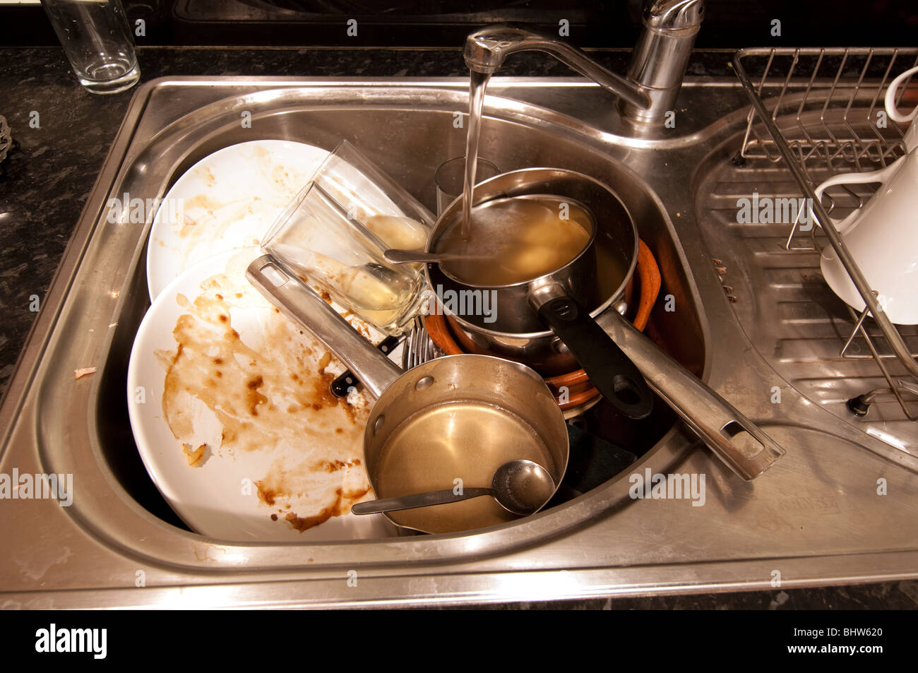 Dish washing sinks hi-res stock photography and images - Alamy