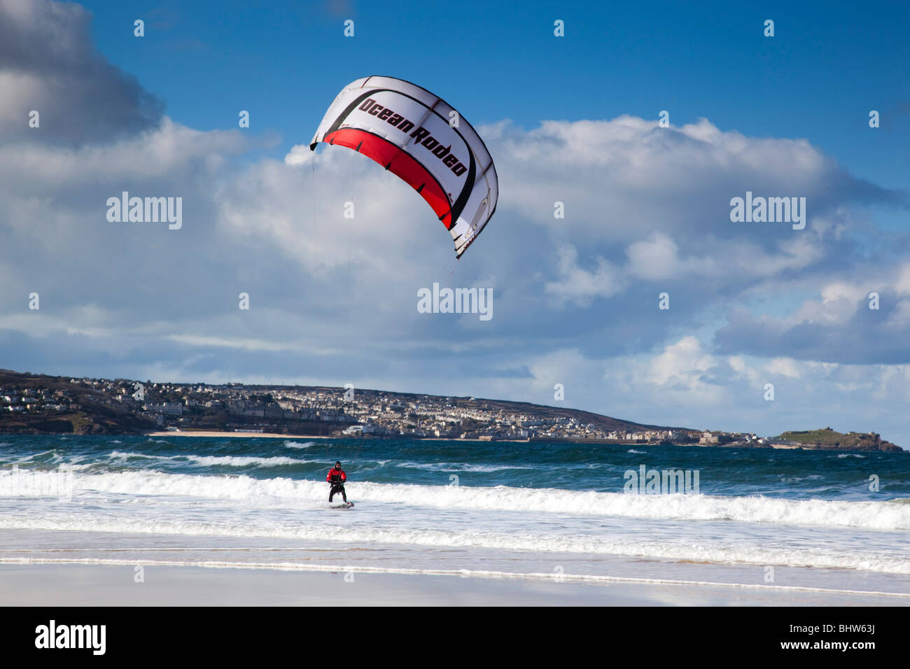 Kite surfing near hayle hi-res stock photography and images - Alamy