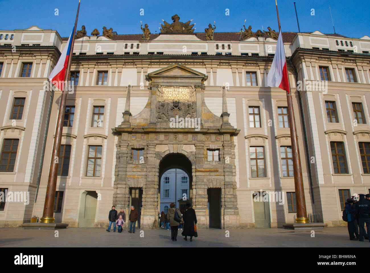 First courtyard prague castle hi-res stock photography and images - Alamy