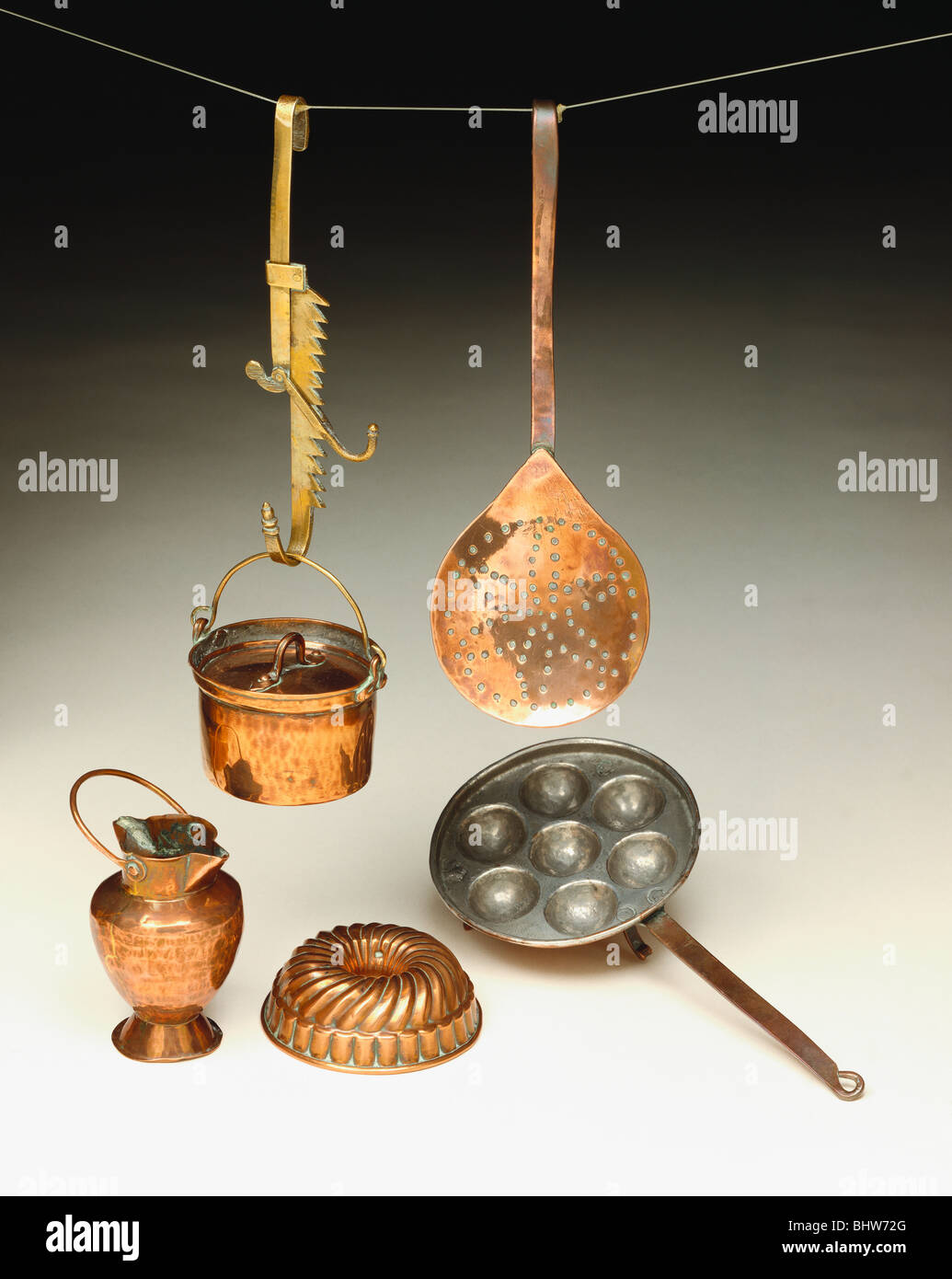 Copper kitchen utensils hi-res stock photography and images - Alamy