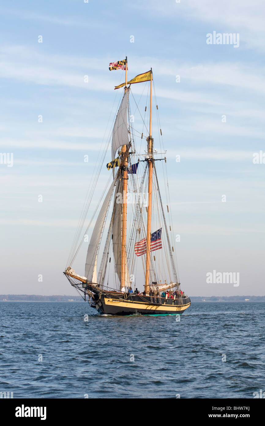 Two masted square rigged sailing ship hi-res stock photography and ...
