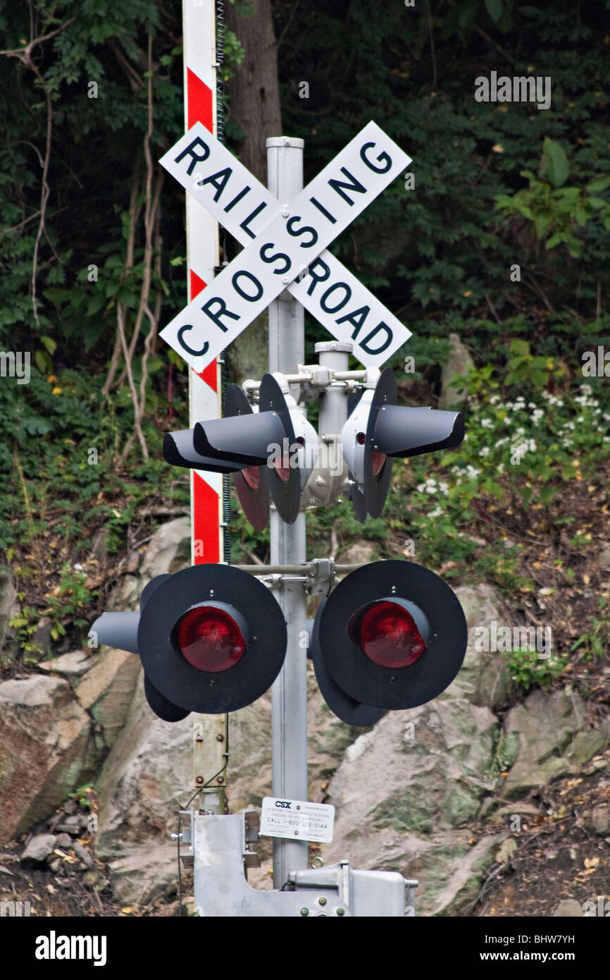 Overhead railroad signals hi-res stock photography and images - Alamy