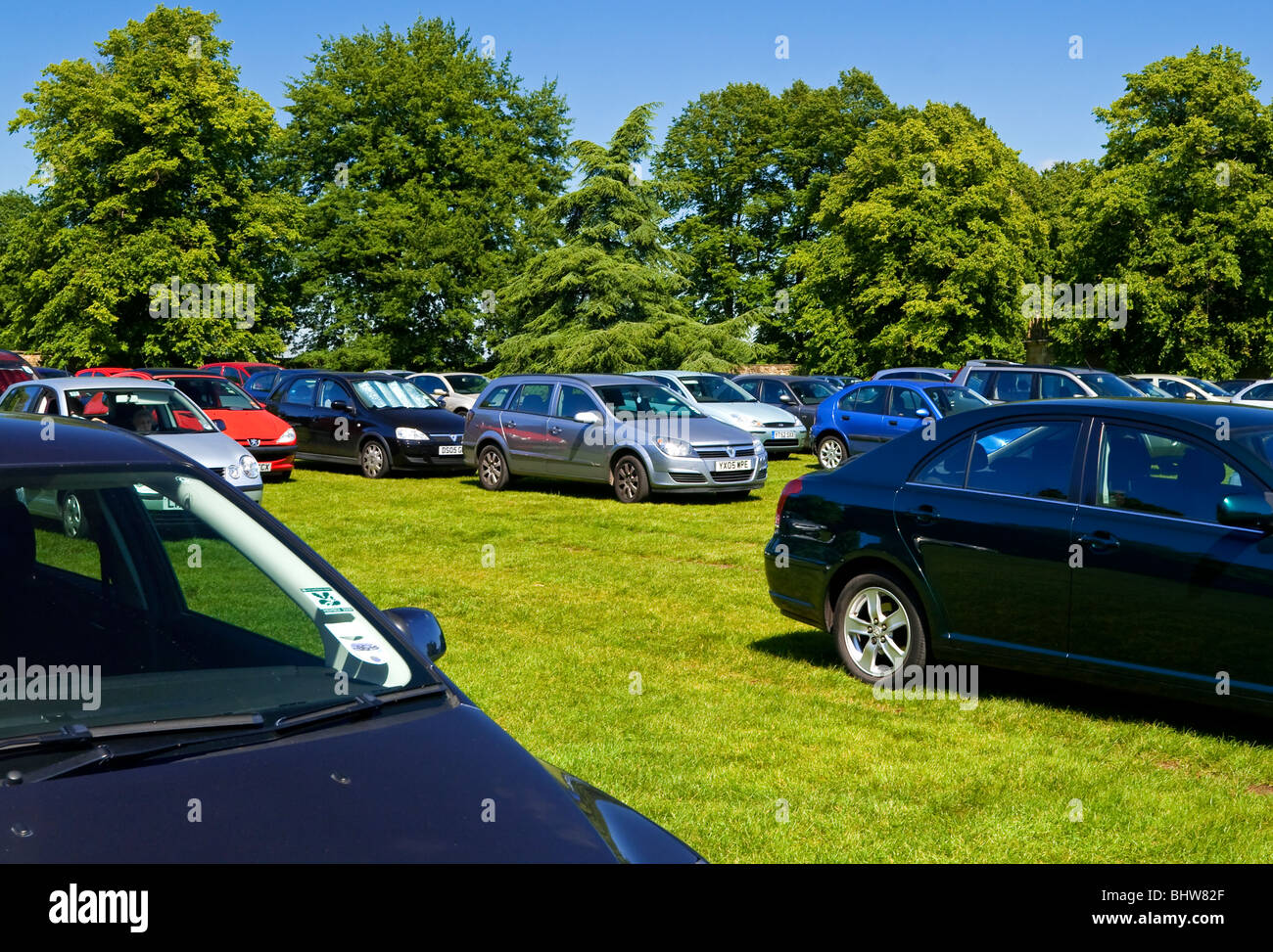 Field of cars hi-res stock photography and images - Alamy