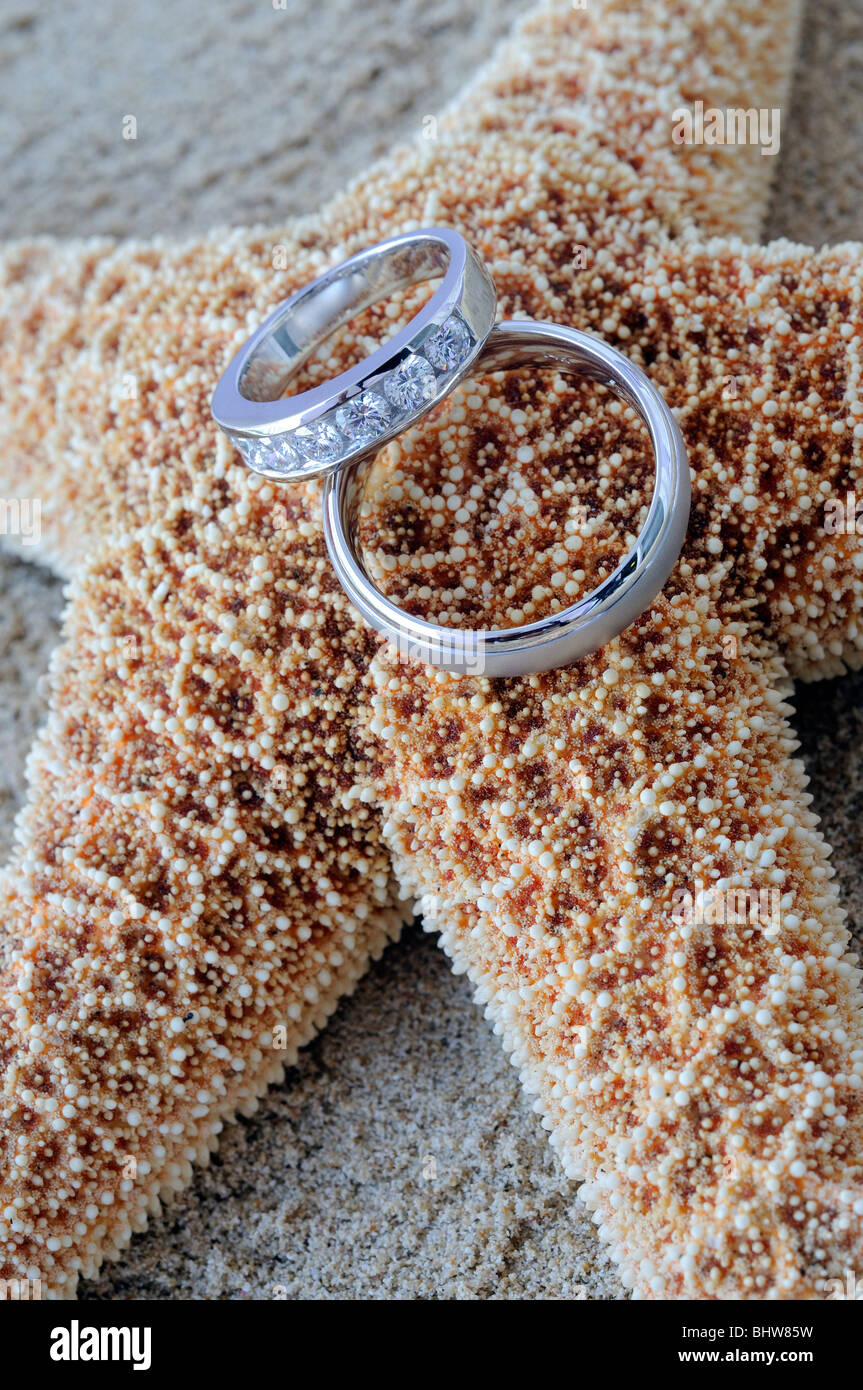 Two Silver Wedding Rings Stock Photo - Alamy