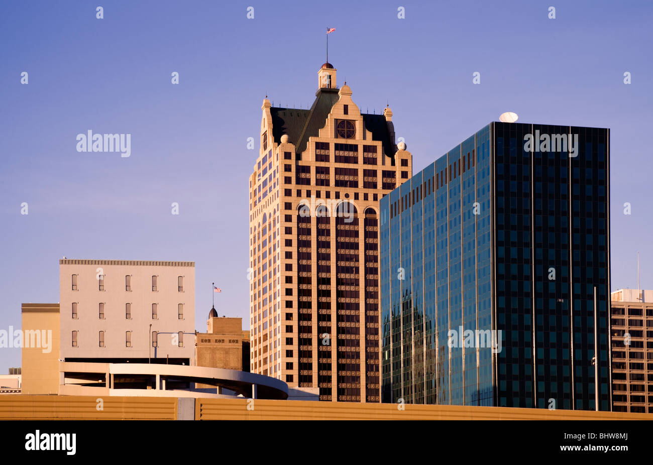 Milwaukee city skyline hi-res stock photography and images - Alamy
