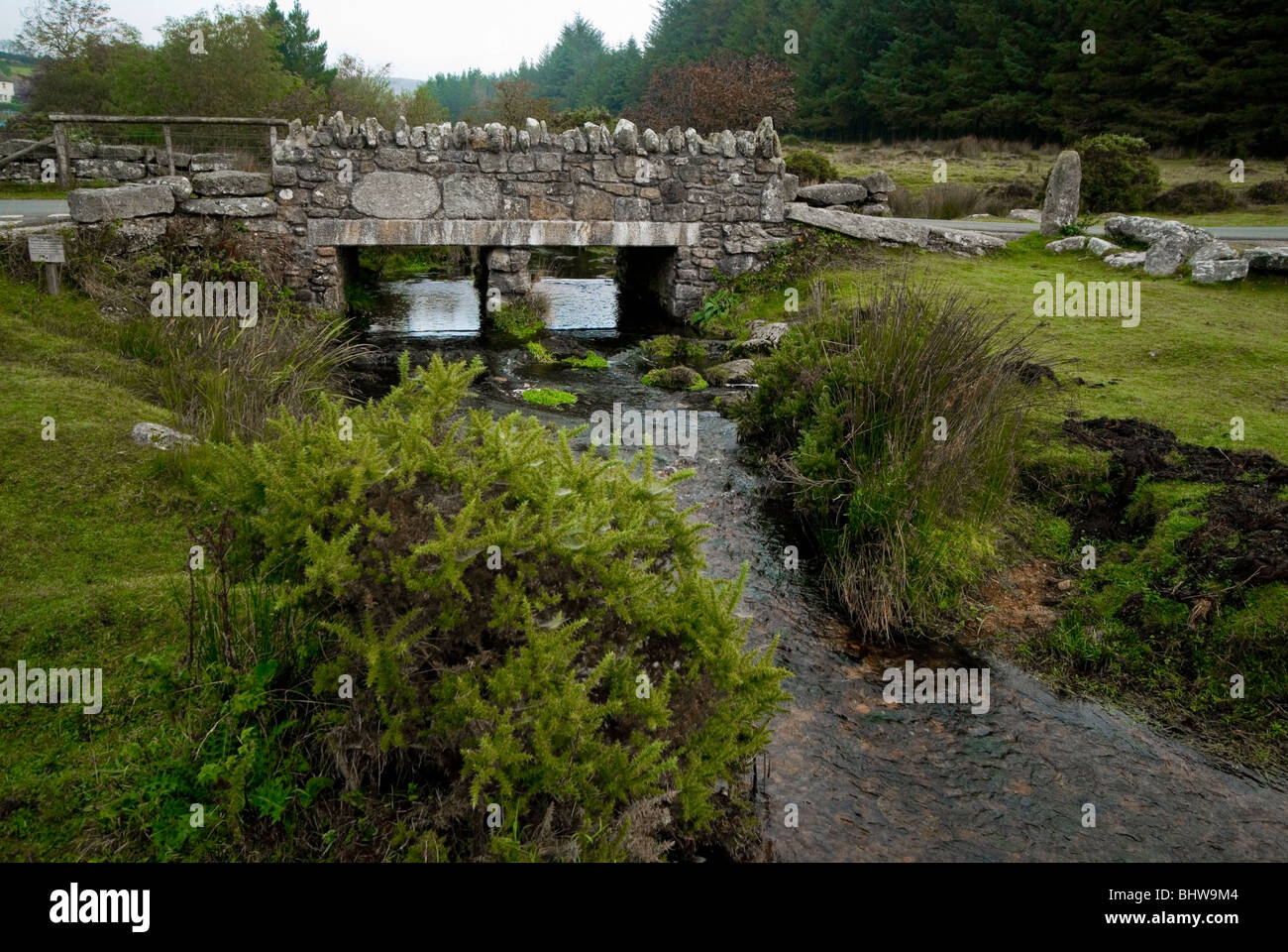 Stone Bridge over a stream in Dartmoor National Park Stock Photo - Alamy