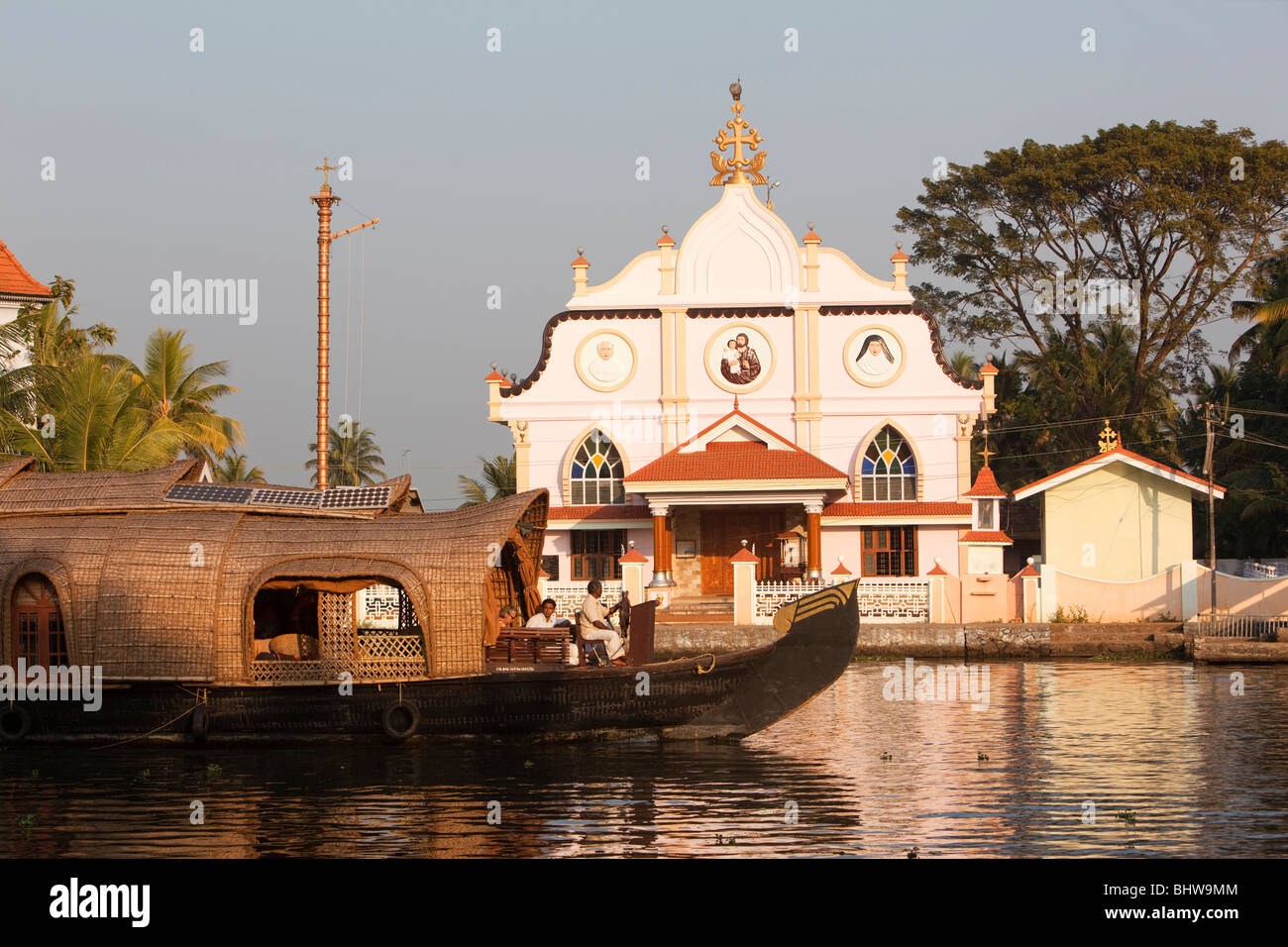 India, Kerala, Alappuzha, Chennamkary, kettuvallam houseboat passing St ...