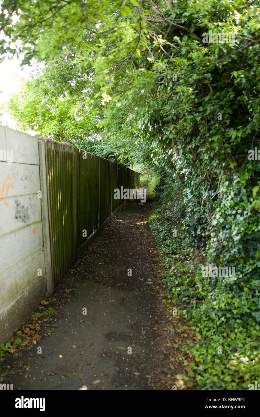 Scary alleyway hi-res stock photography and images - Alamy