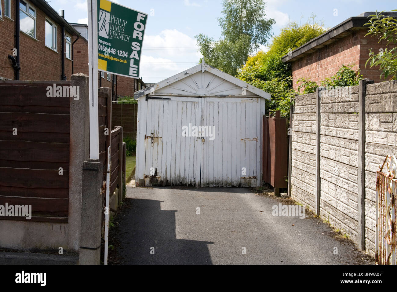 White 1960s garage hi-res stock photography and images - Alamy