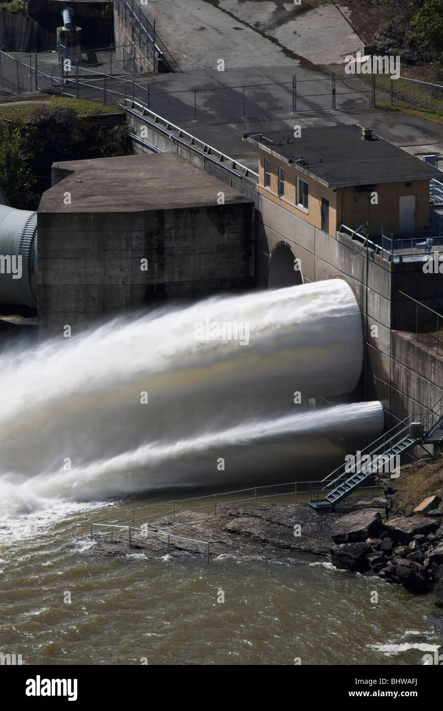 Splashing dam water hi-res stock photography and images - Alamy