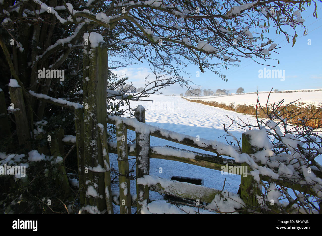 Snow covered scene in Worcestershire Stock Photo - Alamy
