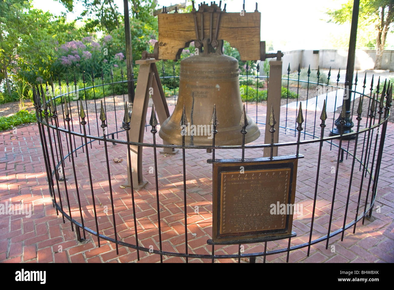 Missouri State Capitol - Liberty Bell Replica Stock Photo - Alamy Missouri State Capitol - Liberty Bell Replica Stock Photo - Alamy
