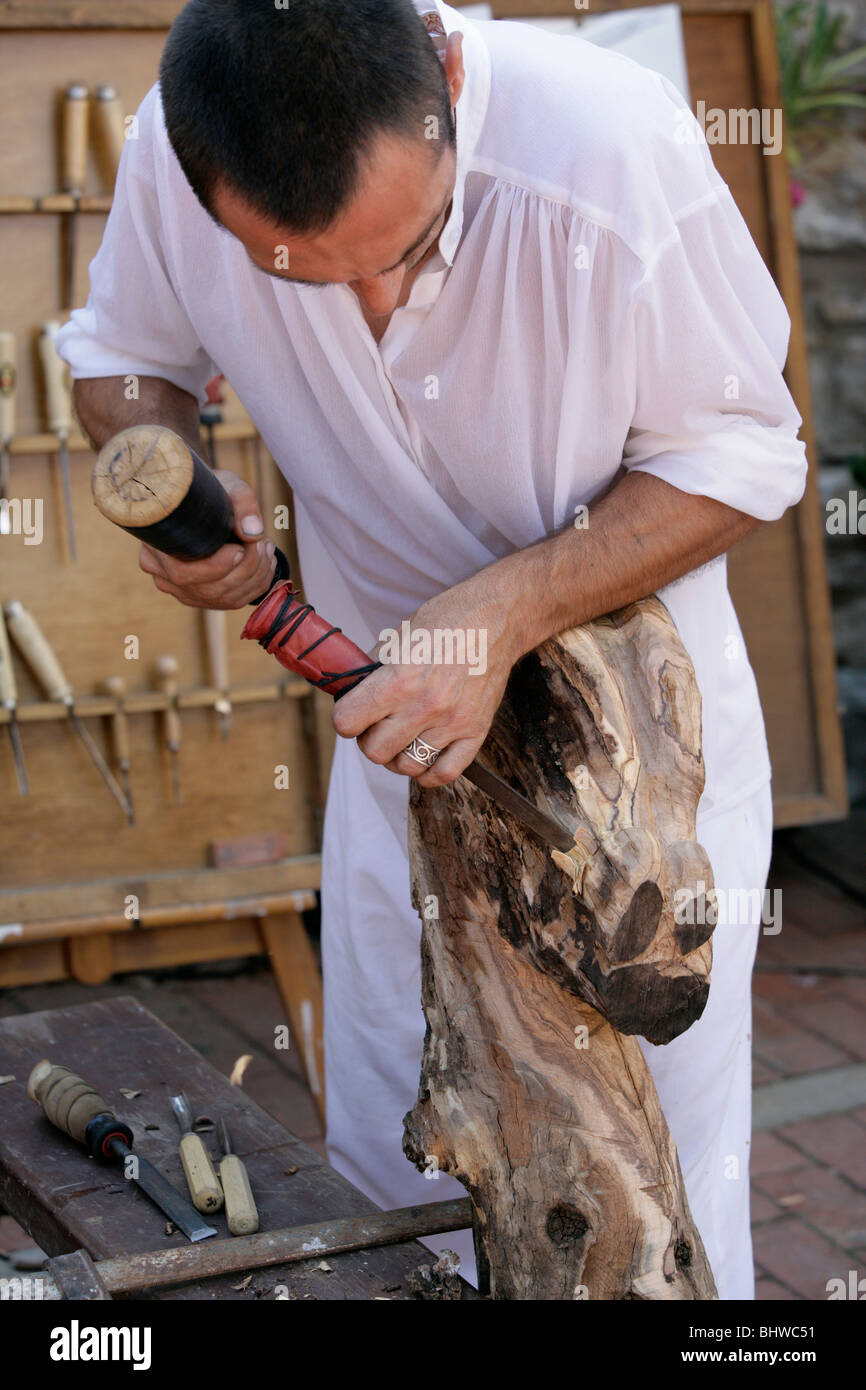 Woodcarver at work hi-res stock photography and images - Alamy