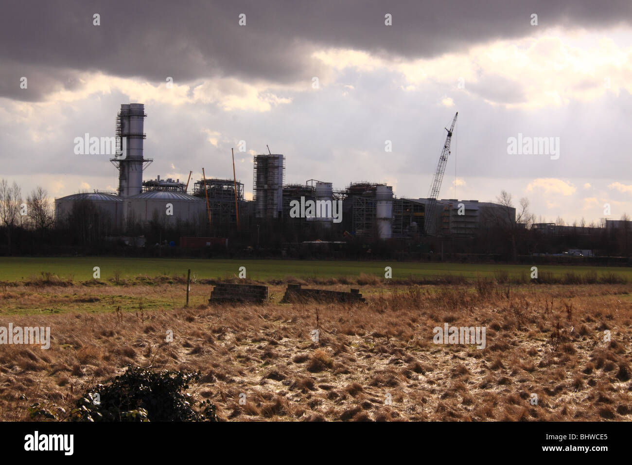 Staythorpe gas fired power station under construction on the river ...