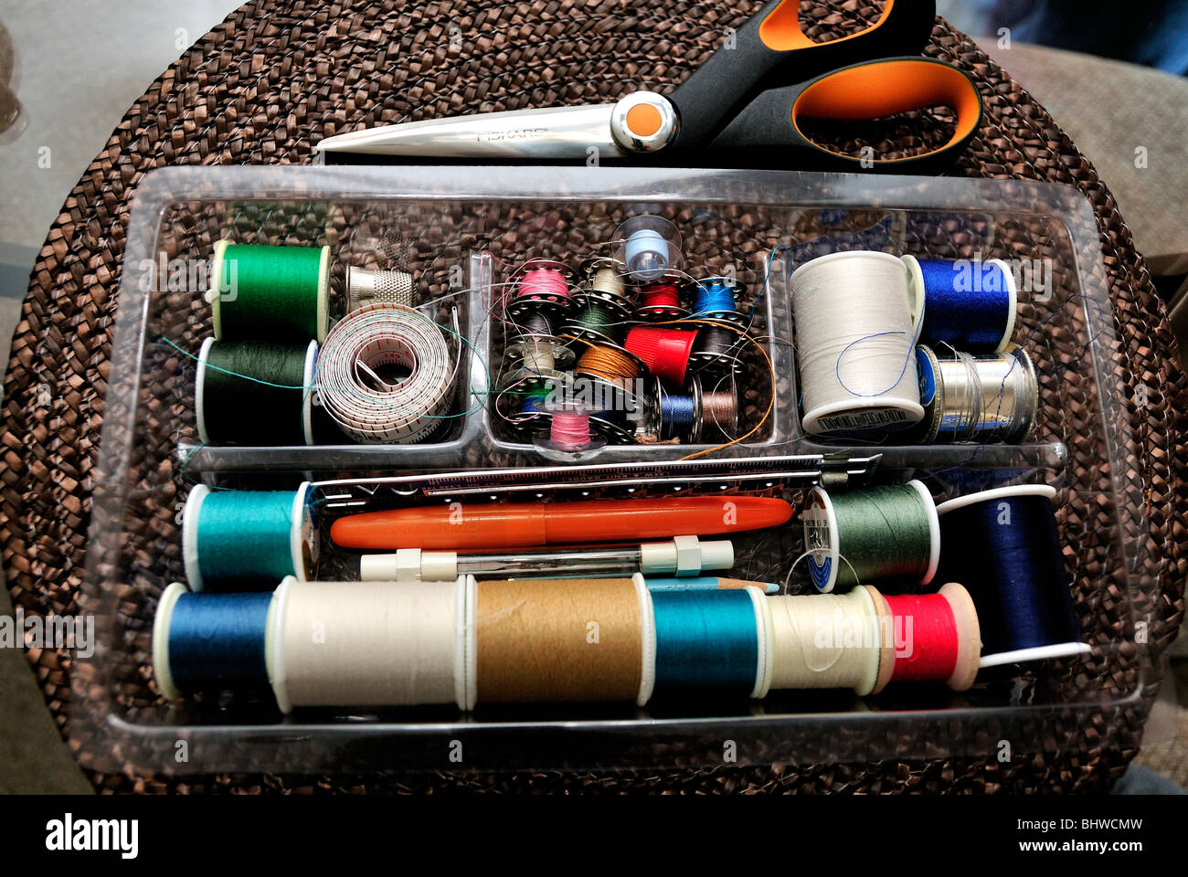 Thread picker hi-res stock photography and images - Alamy