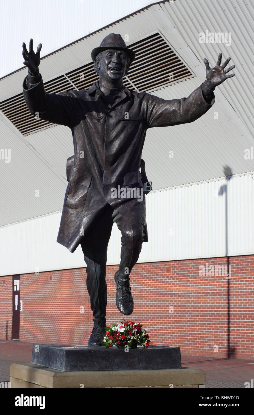 Statue of former SAFC FA cup winning manager Bob Stokoe at the Stadium ...