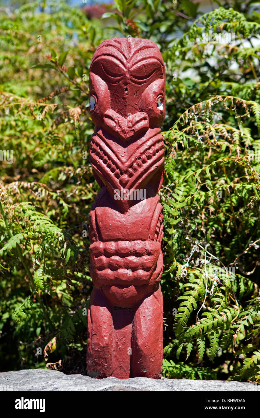 Maori carving, Whakarewarewa Thermal Village, Rotorua, New Zealand ...