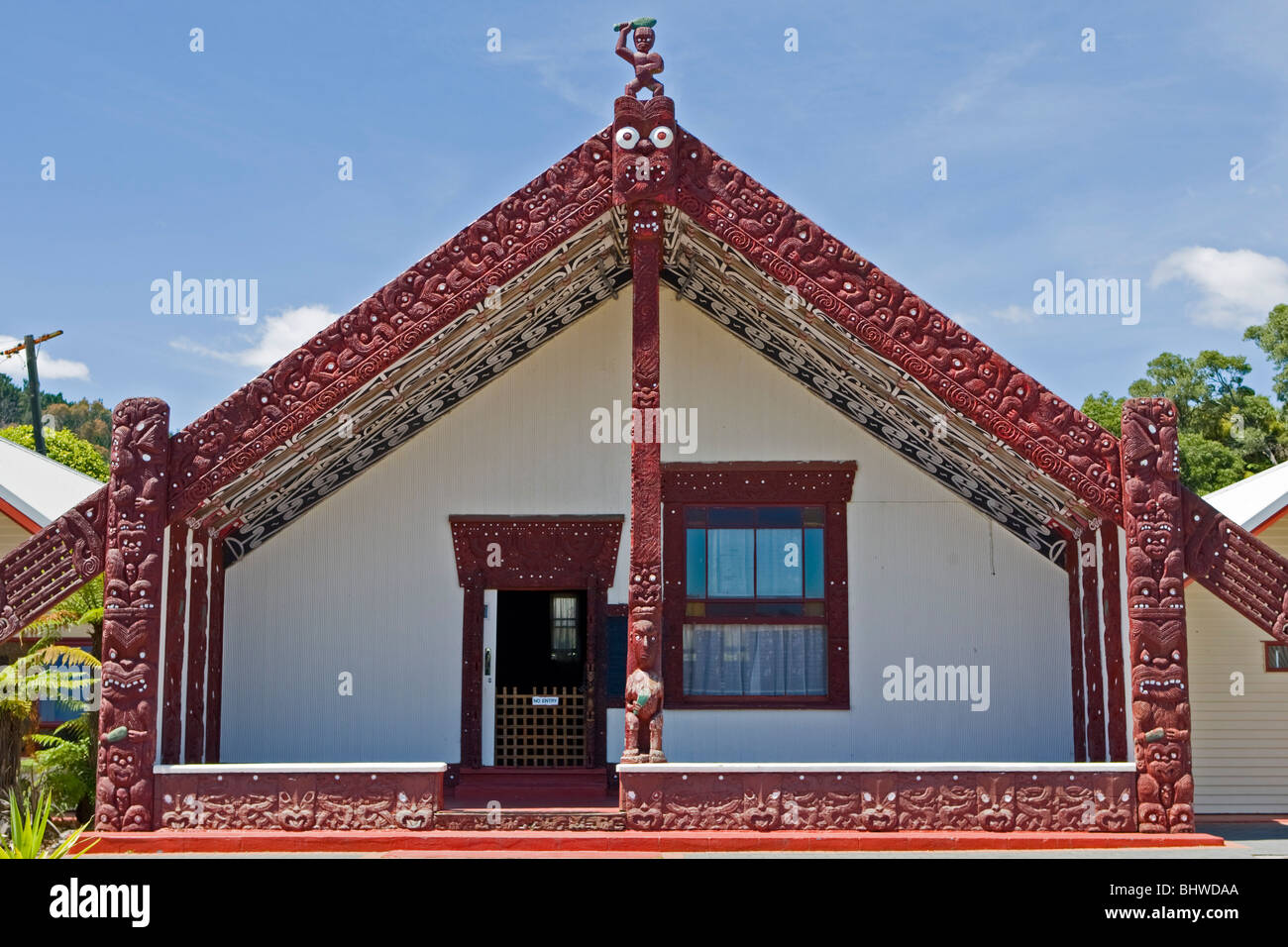 Maori whare meeting house hi-res stock photography and images - Alamy