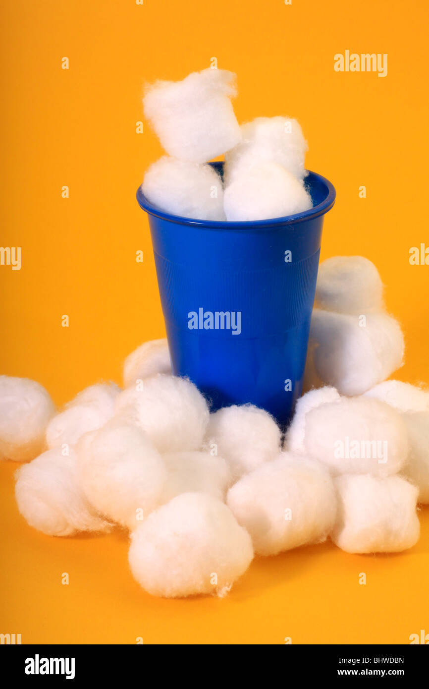 Cotton wool buds in blue plastic cup Stock Photo - Alamy