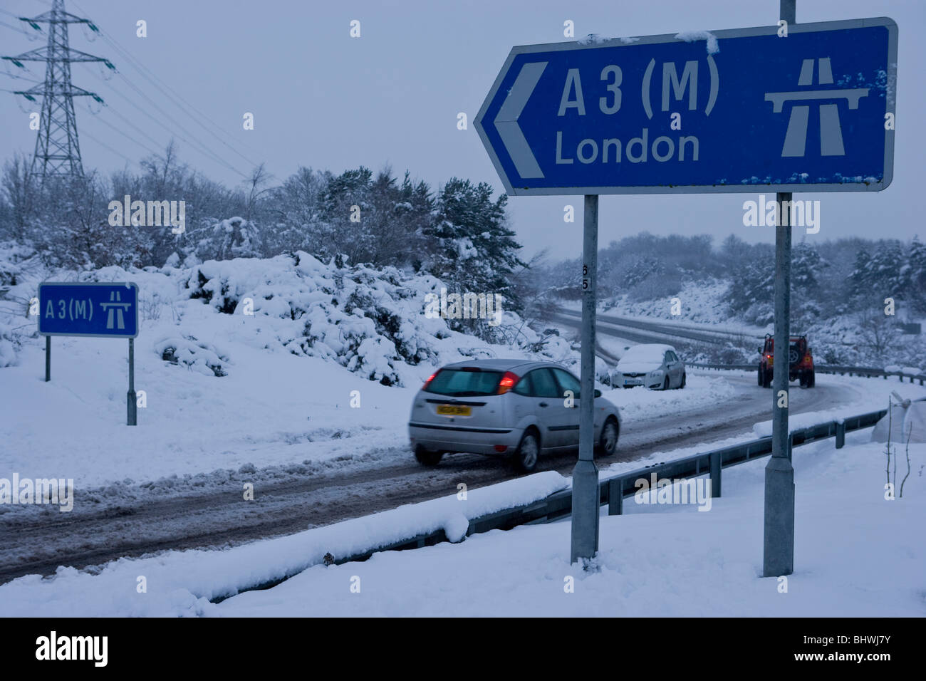 cars diving onto the A3 main dual carriage way thick heavy snow Stock ...