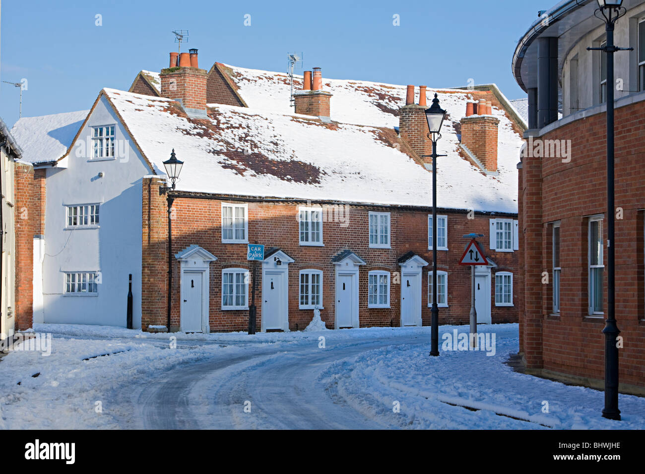 chichester city scene of old terraced houses covered in snow Stock ...